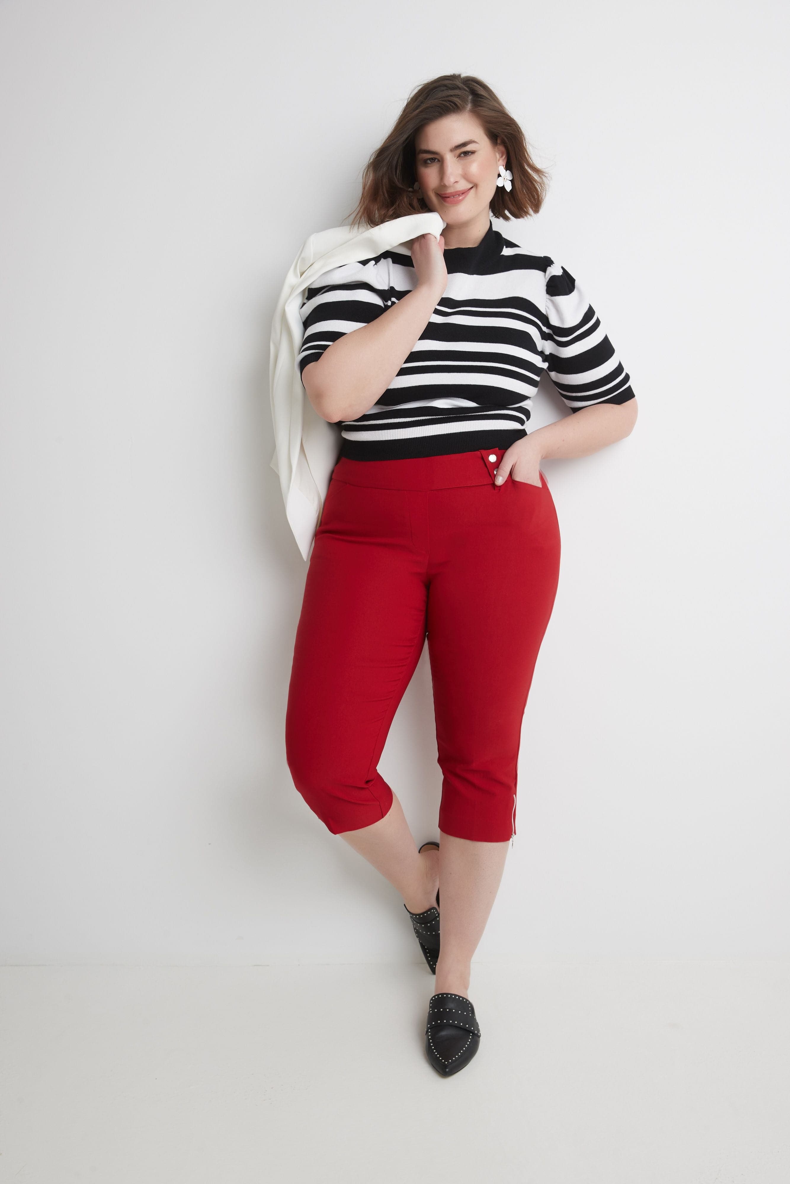 Curvy Chic Capris with Zipper Detail at the Hem – Rekucci